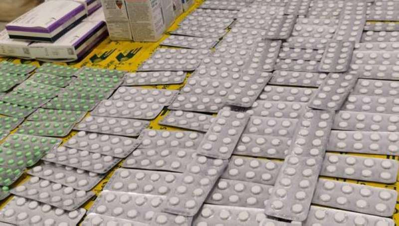 An Egyptian Passenger Arrived In Kuwait With 3,000 Narcotic Pills ...